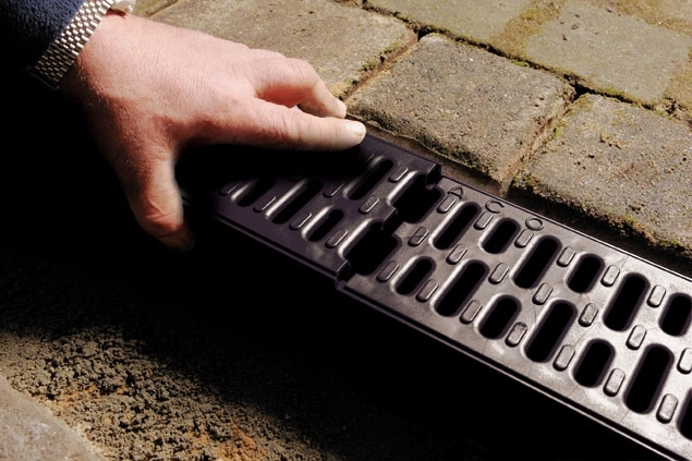 ACO Drainage Channel with Plastic Grating Garage Pack - 3m | Roofing ...